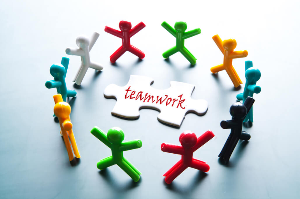 Como melhorar o trabalho em equipe na sua empresa com o team building ...